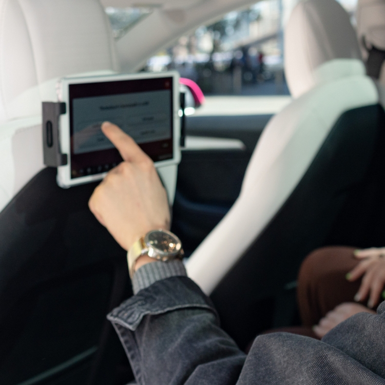 Rideshare Advertising | T-Mobile Advertising Solutions